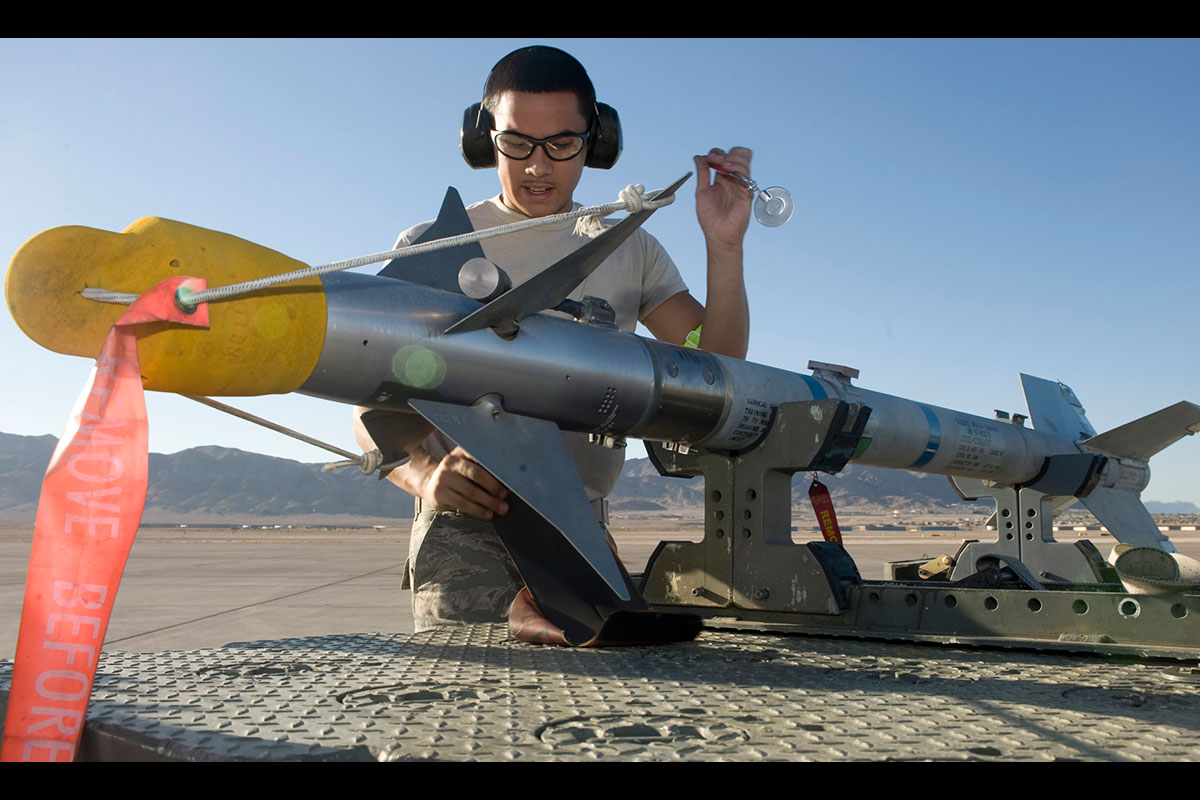 AIM 9 Sidewinder Military AIM 9 Sidewinder Military