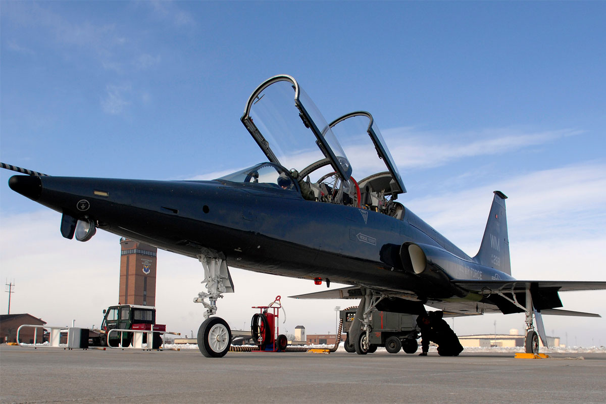 T 38 Talo Redefi i g Classic Tra sport Aircraft With U paralleled